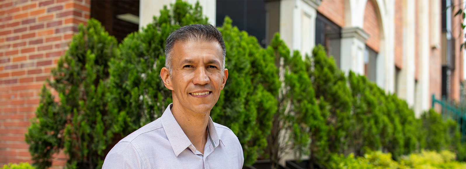 ¡Qué alto toca el bajo!, Andrés el "Melo" inventor